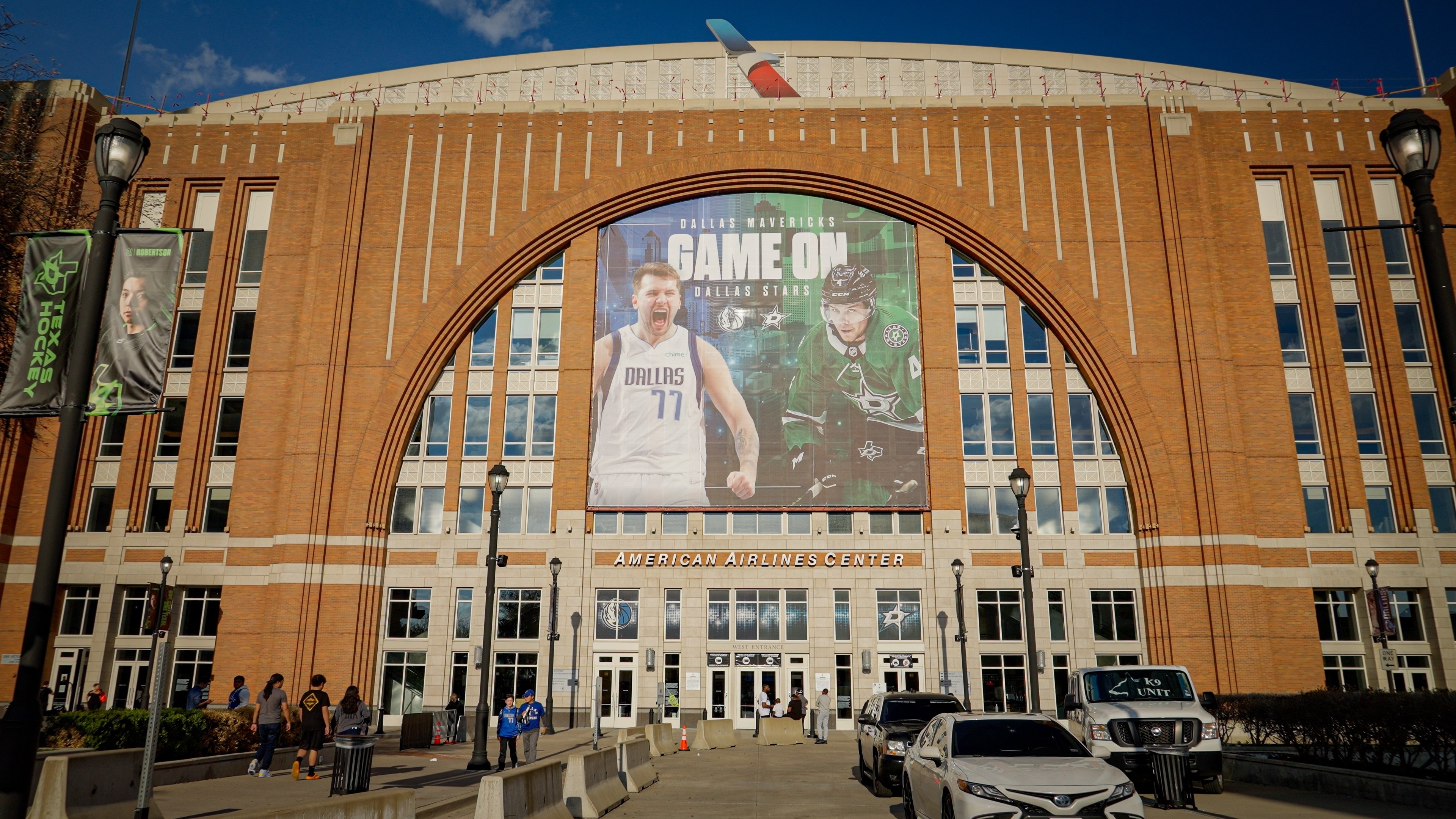 Dallas Stars and Mavericks Shop for New Multibillion-Dollar Stadiums